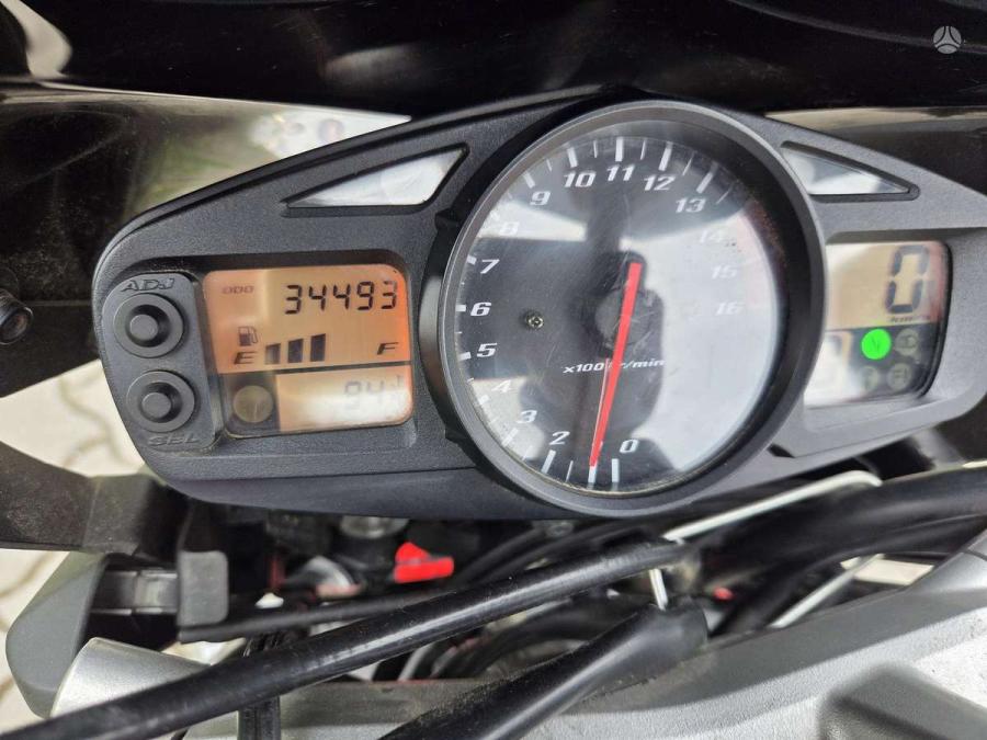 Black Suzuki GSR 2006 in Kaunas, with an engine capacity of 0.60 L and mileage of 34 thousand km for 2500 €, photo 13 on AUTOMOTO.COM.LV