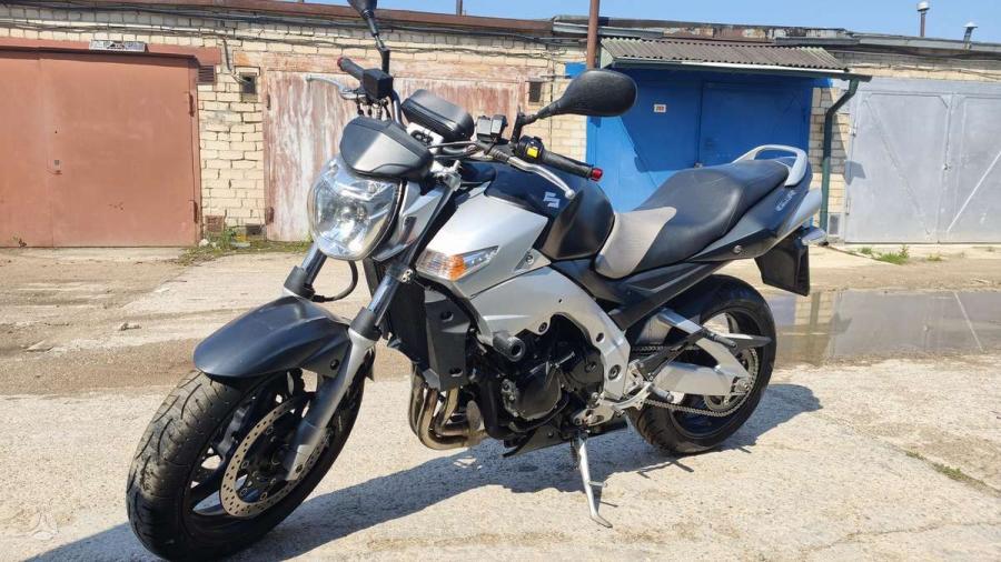 Melns Suzuki GSR 2006 Elektrėnai, ar dzinēja tilpumu 0.60 L un nobraukumu 39 tūkst. km par 2500 €, foto 3 vietnē AUTOMOTO.COM.LV