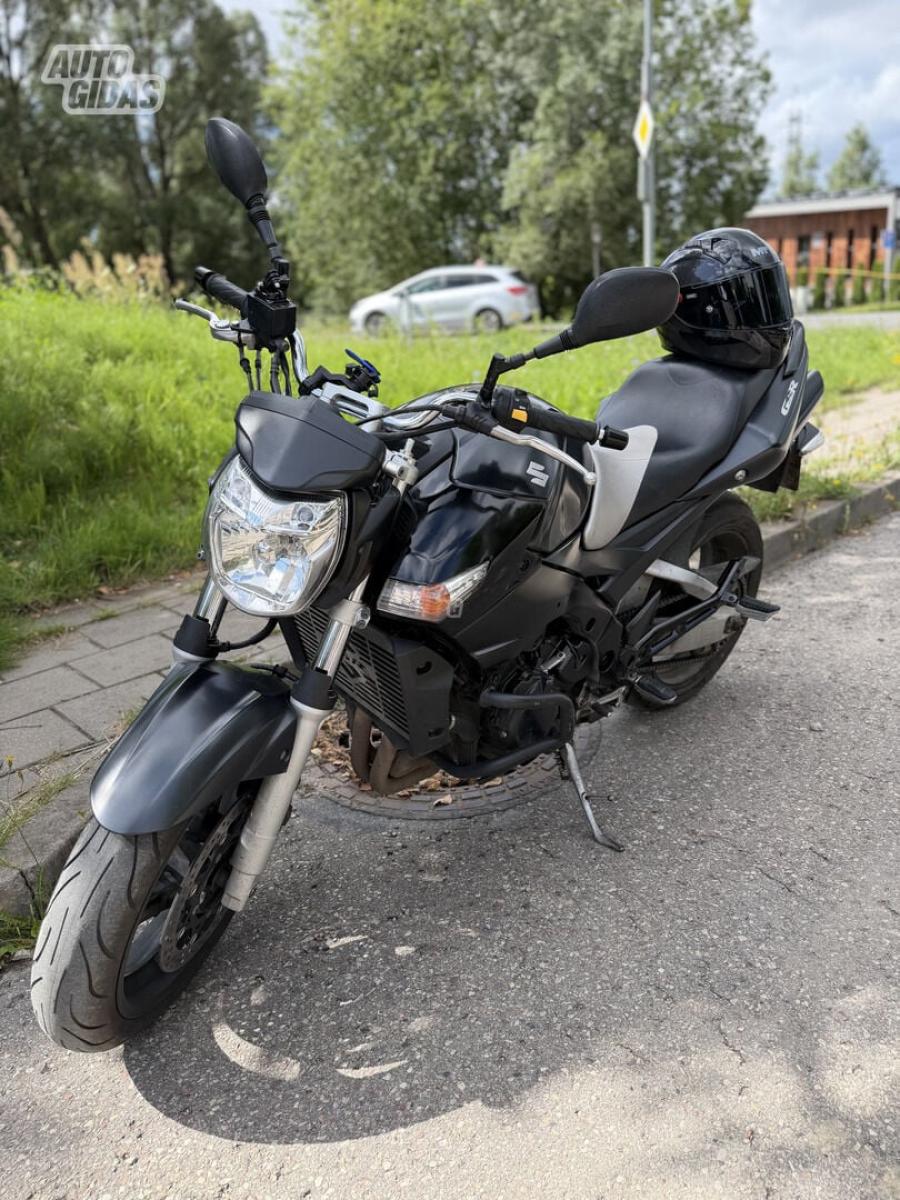 Black Suzuki GSR 2006 in Vilnius, with an engine capacity of 0.00 L and mileage of 15 thousand km for 2600 €, photo 4 on AUTOMOTO.COM.LV