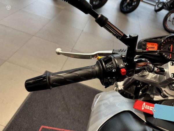 Black Suzuki GSR 2007 in Vilnius, with an engine capacity of 0.60 L and mileage of 6 thousand km for 3199 €, photo 8 on AUTOMOTO.COM.LV