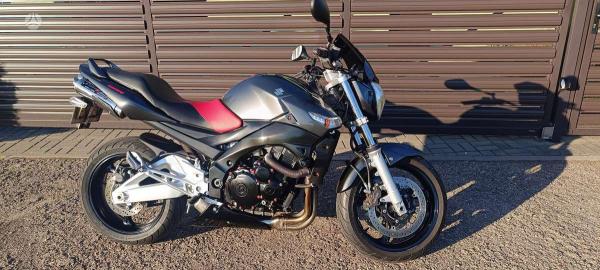Black Suzuki GSR 2008 in Kaunas, with an engine capacity of 0.60 L and mileage of 30 thousand km for 2650 €, photo 1 on AUTOMOTO.COM.LV
