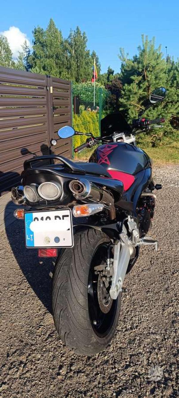 Black Suzuki GSR 2008 in Kaunas, with an engine capacity of 0.60 L and mileage of 30 thousand km for 2650 €, photo 3 on AUTOMOTO.COM.LV