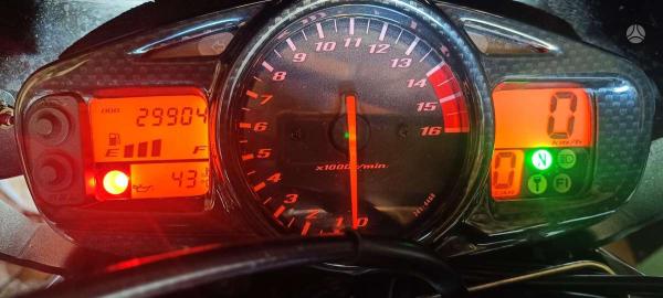 Black Suzuki GSR 2008 in Kaunas, with an engine capacity of 0.60 L and mileage of 30 thousand km for 2650 €, photo 8 on AUTOMOTO.COM.LV