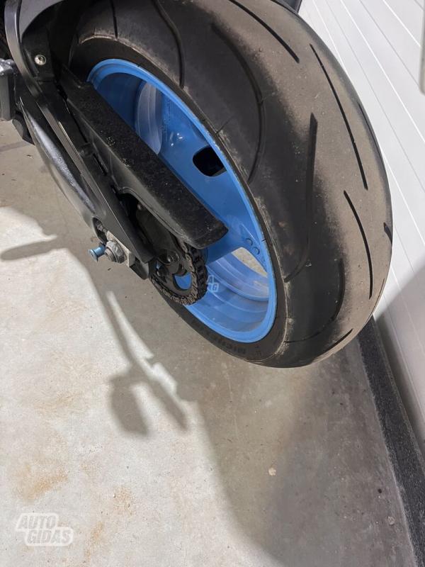 Melns Suzuki GSR 2009 Tauragė, ar dzinēja tilpumu 0.60 L un nobraukumu 49 tūkst. km par 1900 €, foto 4 vietnē AUTOMOTO.COM.LV