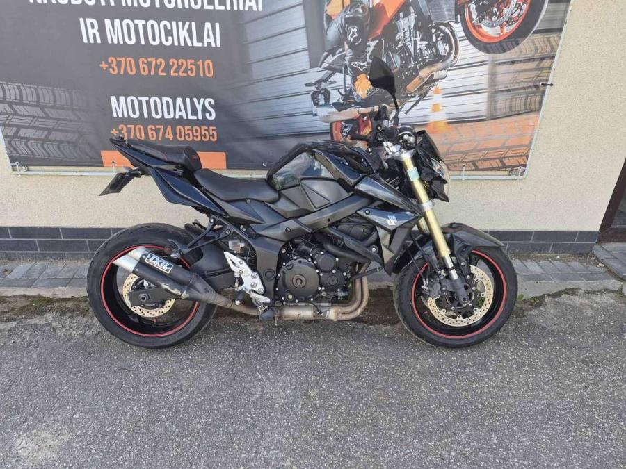 Black Suzuki GSR 2012 in Panevezys, with an engine capacity of 0.75 L and mileage of 52 thousand km for 3250 €, photo 4 on AUTOMOTO.COM.LV