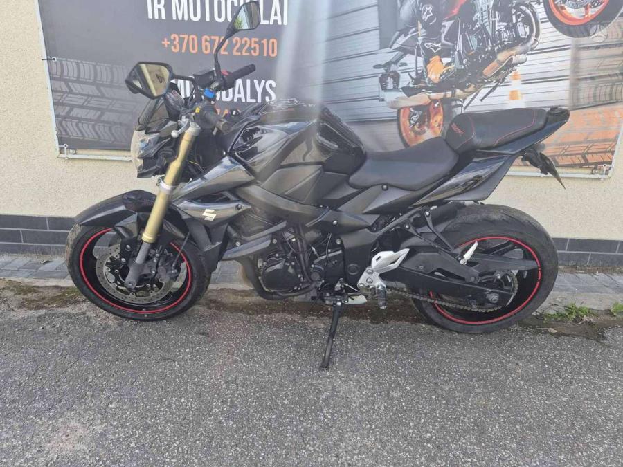 Black Suzuki GSR 2012 in Panevezys, with an engine capacity of 0.75 L and mileage of 52 thousand km for 3250 €, photo 5 on AUTOMOTO.COM.LV