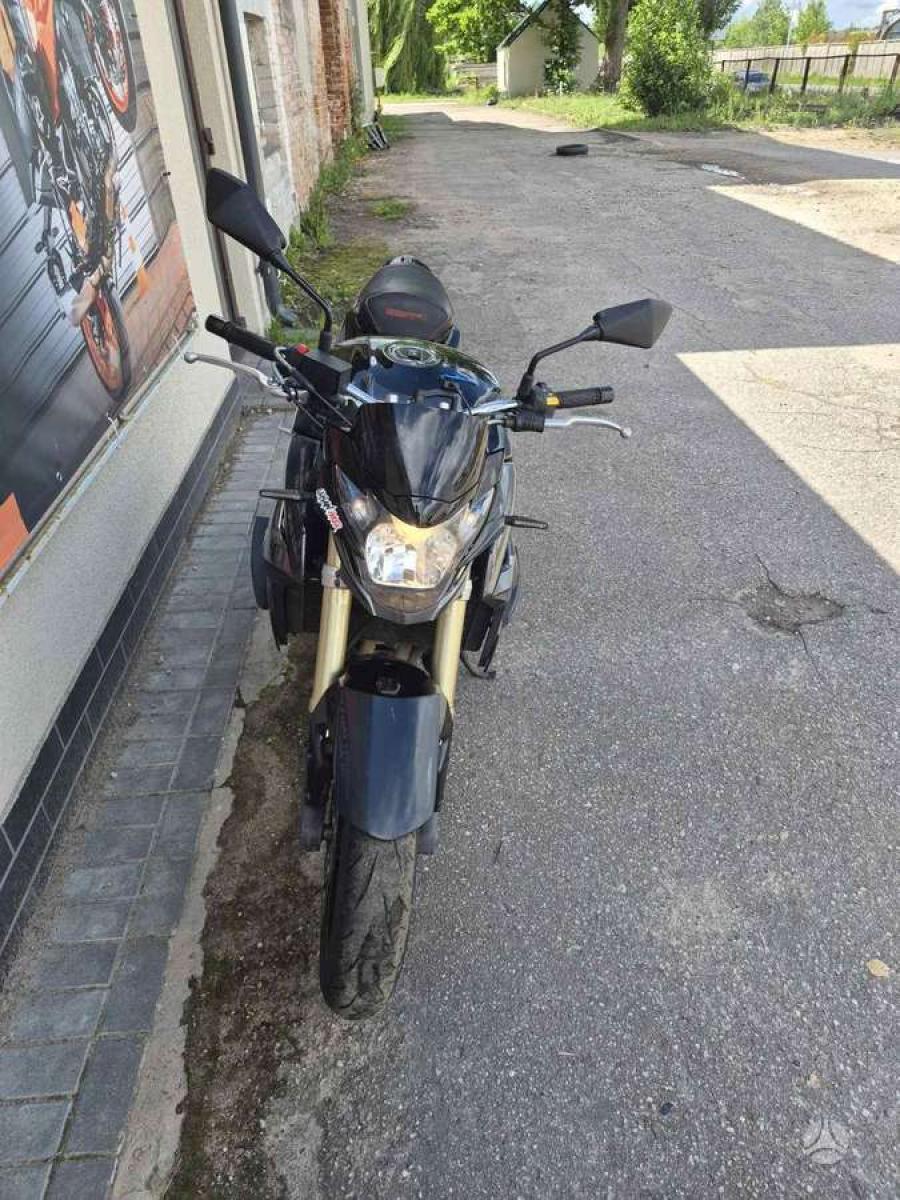 Black Suzuki GSR 2012 in Panevezys, with an engine capacity of 0.75 L and mileage of 52 thousand km for 3250 €, photo 6 on AUTOMOTO.COM.LV