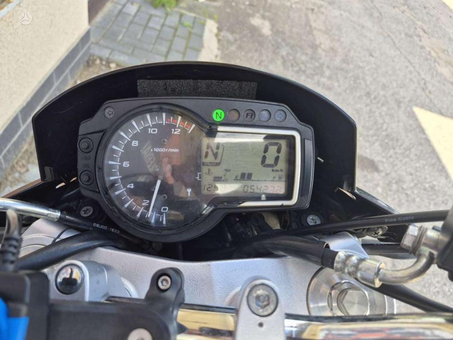 Black Suzuki GSR 2012 in Panevezys, with an engine capacity of 0.75 L and mileage of 52 thousand km for 3250 €, photo 7 on AUTOMOTO.COM.LV