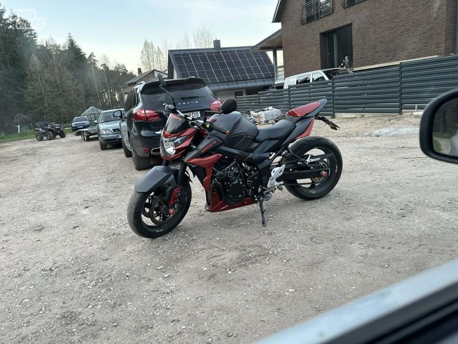 Black Suzuki GSR 2014 in Vilnius, with an engine capacity of 0.75 L and mileage of 15 thousand km for 4700 €, photo 7 on AUTOMOTO.COM.LV