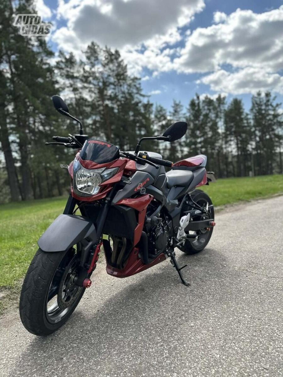 Black Suzuki GSR 2014 in Vilnius, with an engine capacity of 0.75 L and mileage of 15 thousand km for 4700 €, photo 10 on AUTOMOTO.COM.LV
