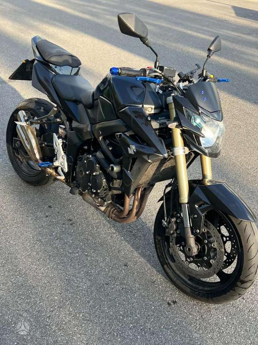 Black Suzuki GSR 2016 in Vilnius, with an engine capacity of 0.75 L and mileage of 35 thousand km for 4450 €, photo 1 on AUTOMOTO.COM.LV