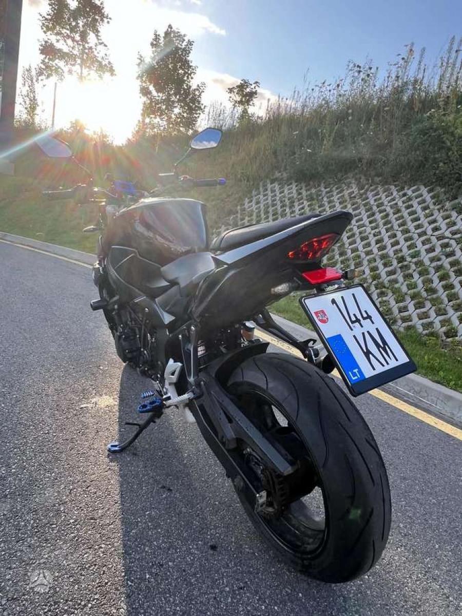 Black Suzuki GSR 2016 in Vilnius, with an engine capacity of 0.75 L and mileage of 35 thousand km for 4450 €, photo 5 on AUTOMOTO.COM.LV
