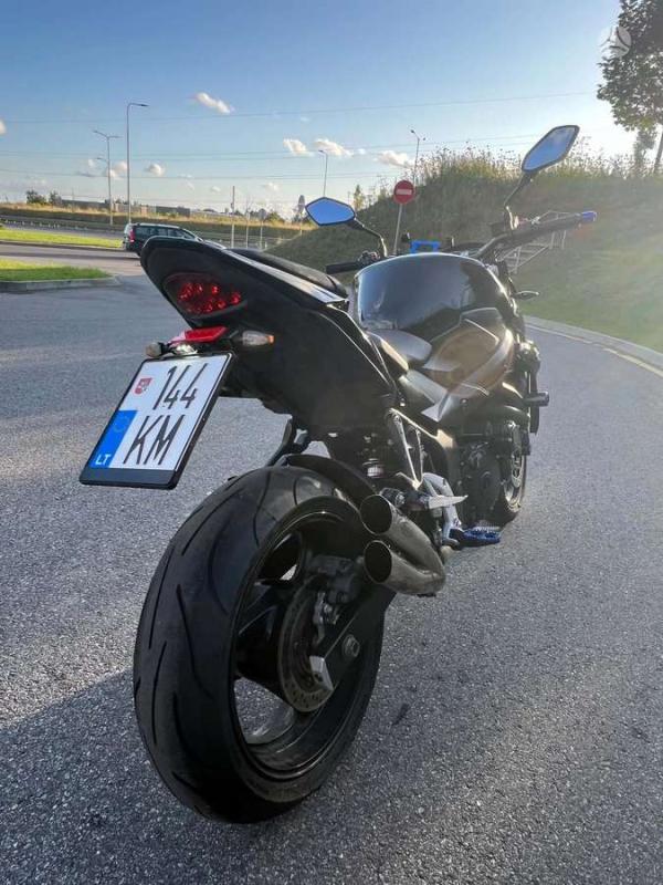 Black Suzuki GSR 2016 in Vilnius, with an engine capacity of 0.75 L and mileage of 35 thousand km for 4450 €, photo 6 on AUTOMOTO.COM.LV