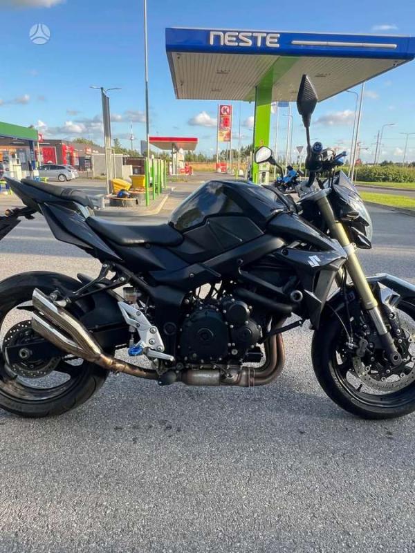 Black Suzuki GSR 2016 in Vilnius, with an engine capacity of 0.75 L and mileage of 35 thousand km for 4450 €, photo 8 on AUTOMOTO.COM.LV