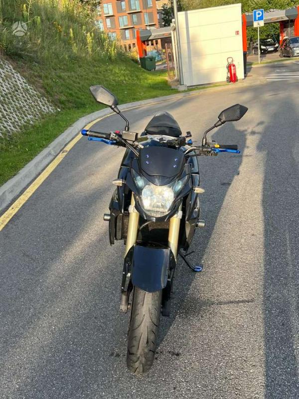 Black Suzuki GSR 2016 in Vilnius, with an engine capacity of 0.75 L and mileage of 35 thousand km for 4450 €, photo 9 on AUTOMOTO.COM.LV