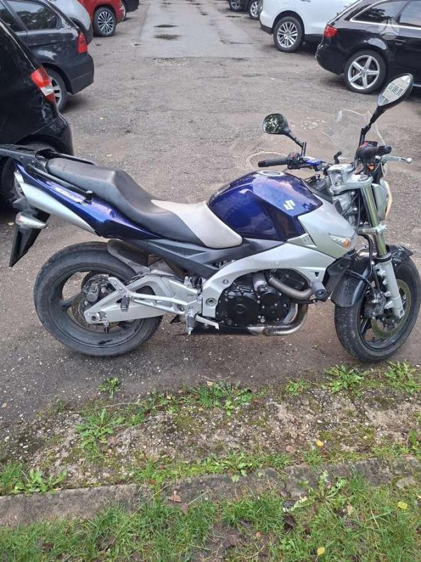 Blue Suzuki GSR 2008 in Kaunas, with an engine capacity of 0.60 L and mileage of 40 thousand km for 2400 €, photo 5 on AUTOMOTO.COM.LV