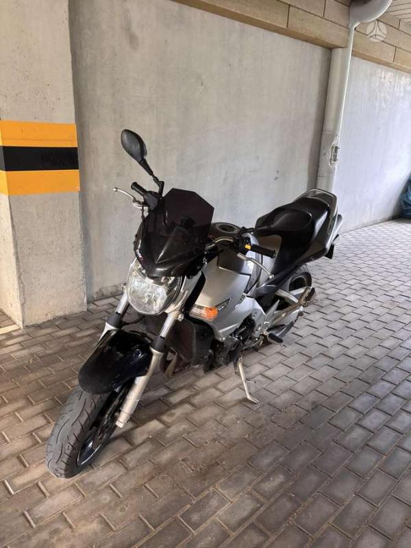 Grey Suzuki GSR 2006 in Vilnius, with an engine capacity of 0.60 L and mileage of 28 thousand km for 2650 €, photo 1 on AUTOMOTO.COM.LV