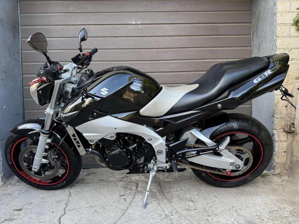 Suzuki GSR 2006 in Prienai on AUTOMOTO.COM.LV Suzuki GSR 2006 in Prienai, with an engine capacity of 0.60 L and mileage of 0 thousand km for 2650 €, photo 6 on AUTOMOTO.COM.LV