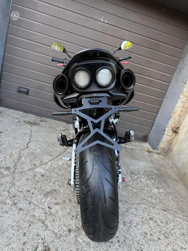 Suzuki GSR 2006 in Prienai on AUTOMOTO.COM.LV Suzuki GSR 2006 in Prienai, with an engine capacity of 0.60 L and mileage of 0 thousand km for 2650 €, photo 8 on AUTOMOTO.COM.LV