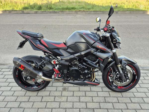 Suzuki GSR 2015 in Kelme on AUTOMOTO.COM.LV Suzuki GSR 2015 in Kelme, with an engine capacity of 0.75 L and mileage of 35 thousand km for 4700 €, photo 1 on AUTOMOTO.COM.LV