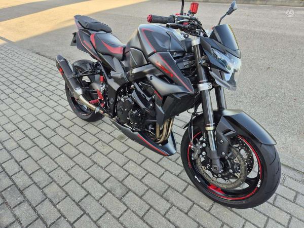 Suzuki GSR 2015 in Kelme on AUTOMOTO.COM.LV Suzuki GSR 2015 in Kelme, with an engine capacity of 0.75 L and mileage of 35 thousand km for 4700 €, photo 3 on AUTOMOTO.COM.LV