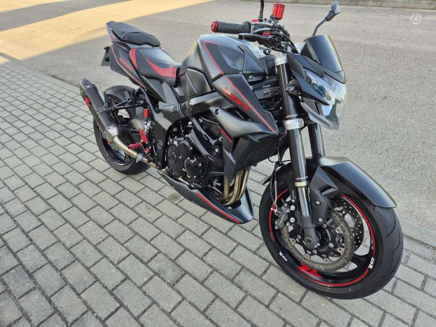 Suzuki GSR 2015 in Kelme, with an engine capacity of 0.75 L and mileage of 35 thousand km for 4700 €, photo 3 on AUTOMOTO.COM.LV