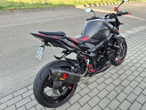 Suzuki GSR 2015 in Kelme on AUTOMOTO.COM.LV Suzuki GSR 2015 in Kelme, with an engine capacity of 0.75 L and mileage of 35 thousand km for 4700 €, photo 4 on AUTOMOTO.COM.LV
