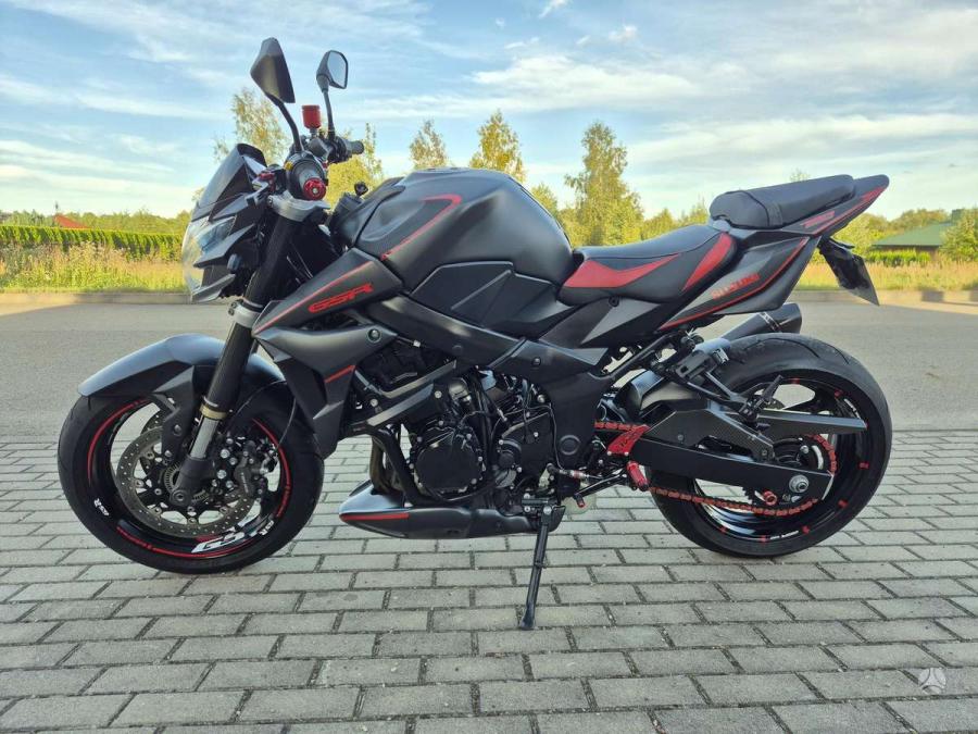Suzuki GSR 2015 in Kelme, with an engine capacity of 0.75 L and mileage of 35 thousand km for 4700 €, photo 7 on AUTOMOTO.COM.LV