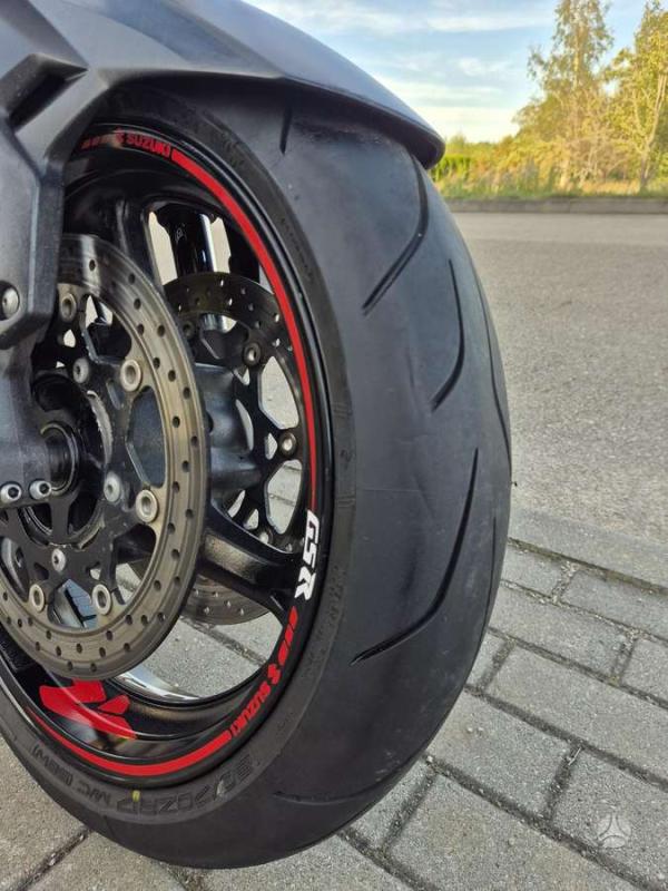 Suzuki GSR 2015 in Kelme on AUTOMOTO.COM.LV Suzuki GSR 2015 in Kelme, with an engine capacity of 0.75 L and mileage of 35 thousand km for 4700 €, photo 11 on AUTOMOTO.COM.LV