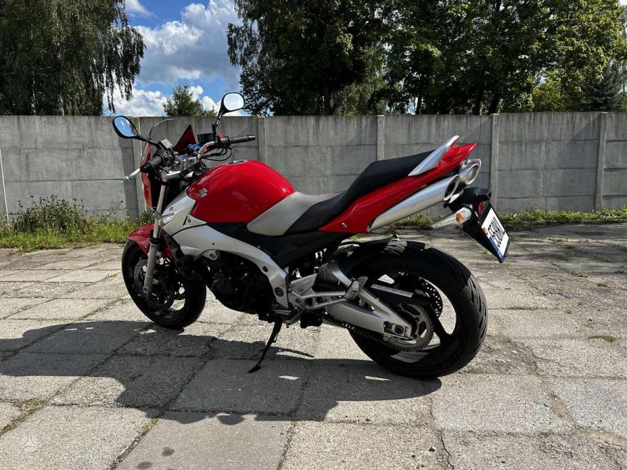Red Suzuki GSR 2006 in Alytus, with an engine capacity of 0.60 L and mileage of 30 thousand km for 1750 €, photo 3 on AUTOMOTO.COM.LV