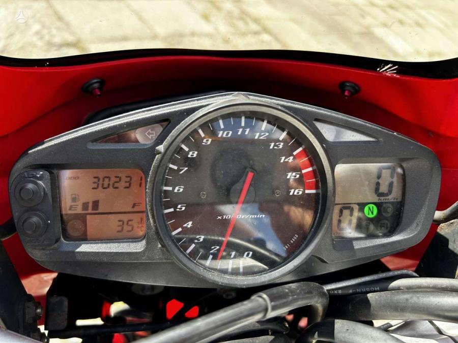 Red Suzuki GSR 2006 in Alytus, with an engine capacity of 0.60 L and mileage of 30 thousand km for 1750 €, photo 8 on AUTOMOTO.COM.LV