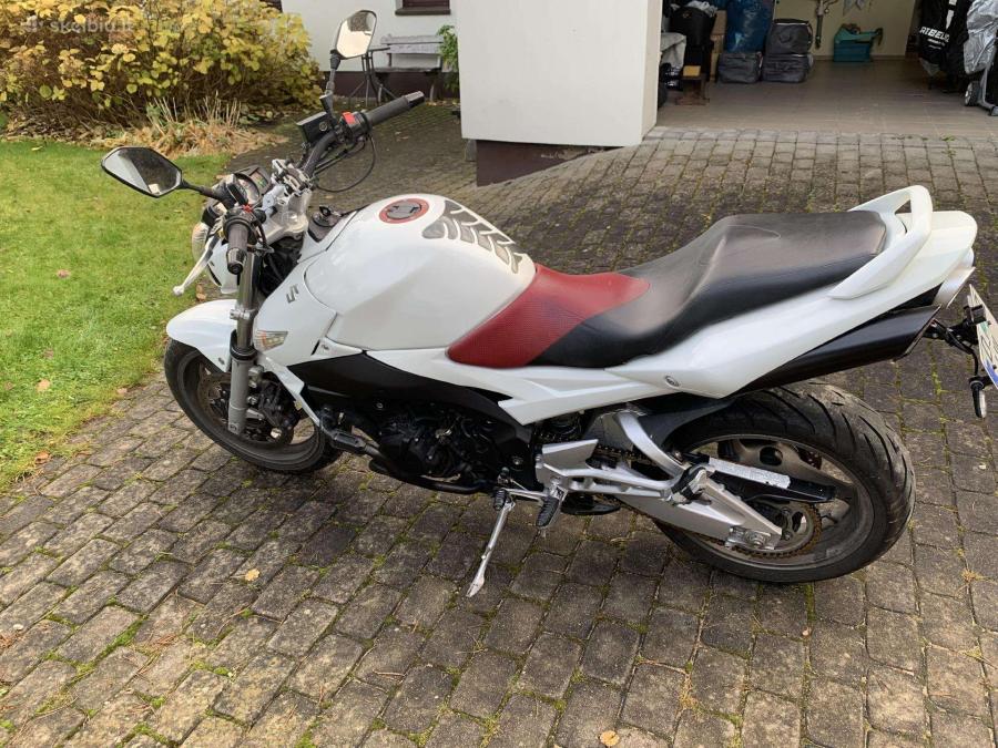 Balts Suzuki GSR 2008 Mažeikiai, ar dzinēja tilpumu 0.60 L un nobraukumu 23 tūkst. km par 3300 €, foto 1 vietnē AUTOMOTO.COM.LV