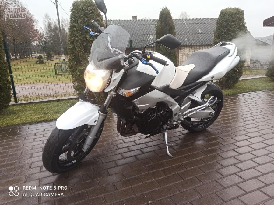 White Suzuki GSR 2008 in Jurbarkas, with an engine capacity of 0.60 L and mileage of 45 thousand km for 2300 €, photo 1 on AUTOMOTO.COM.LV