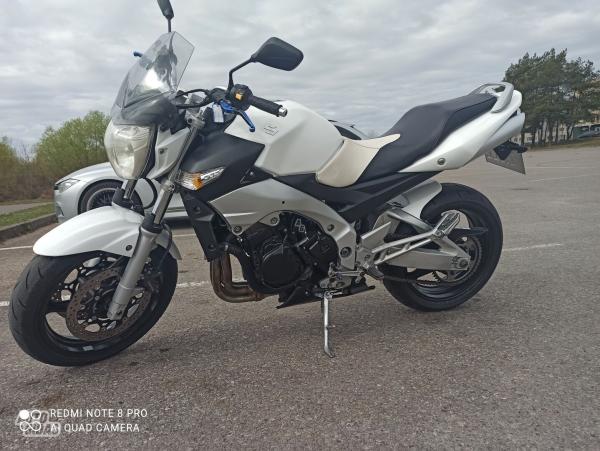 White Suzuki GSR 2008 in Jurbarkas, with an engine capacity of 0.60 L and mileage of 50 thousand km for 2200 €, photo 1 on AUTOMOTO.COM.LV