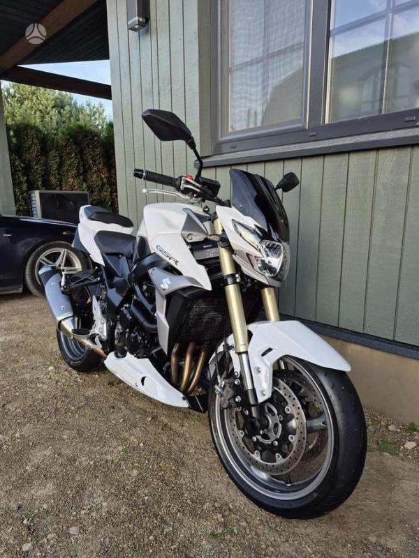 Balts Suzuki GSR 2013 Kuršėnai, ar dzinēja tilpumu 0.75 L un nobraukumu 26 tūkst. km par 4100 €, foto 1 vietnē AUTOMOTO.COM.LV