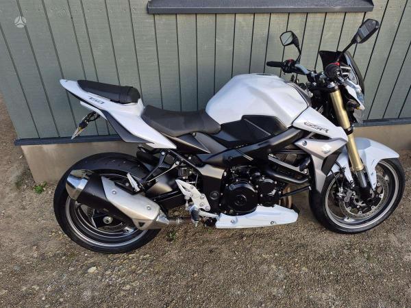 Balts Suzuki GSR 2013 Kuršėnai, ar dzinēja tilpumu 0.75 L un nobraukumu 26 tūkst. km par 4100 €, foto 2 vietnē AUTOMOTO.COM.LV