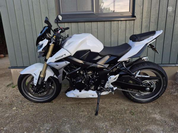 Balts Suzuki GSR 2013 Kuršėnai, ar dzinēja tilpumu 0.75 L un nobraukumu 26 tūkst. km par 4100 €, foto 4 vietnē AUTOMOTO.COM.LV