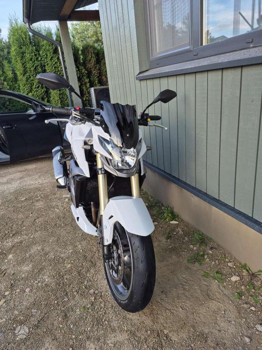 Balts Suzuki GSR 2013 Kuršėnai, ar dzinēja tilpumu 0.75 L un nobraukumu 26 tūkst. km par 4100 €, foto 6 vietnē AUTOMOTO.COM.LV