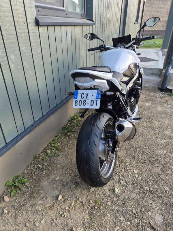 Balts Suzuki GSR 2013 Kuršėnai, ar dzinēja tilpumu 0.75 L un nobraukumu 26 tūkst. km par 4100 €, foto 7 vietnē AUTOMOTO.COM.LV