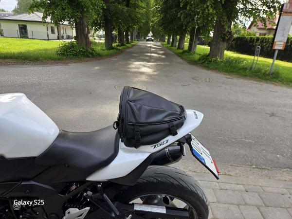 Balts Suzuki GSR 2014 Viļņa, ar dzinēja tilpumu 0.75 L un nobraukumu 38 tūkst. km par 4200 €, foto 5 vietnē AUTOMOTO.COM.LV