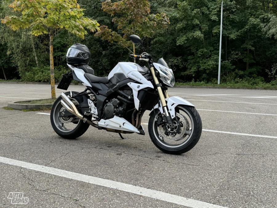 Balts Suzuki GSR 2015 Marijampole, ar dzinēja tilpumu 0.75 L un nobraukumu 26 tūkst. km par 5150 €, foto 1 vietnē AUTOMOTO.COM.LV