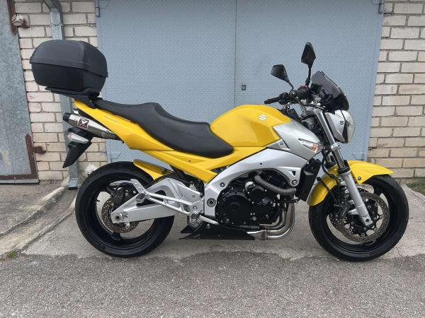 Yellow Suzuki GSR 2006 in Birstonas, with an engine capacity of 0.60 L and mileage of 33 thousand km for 2699 €, photo 3 on AUTOMOTO.COM.LV