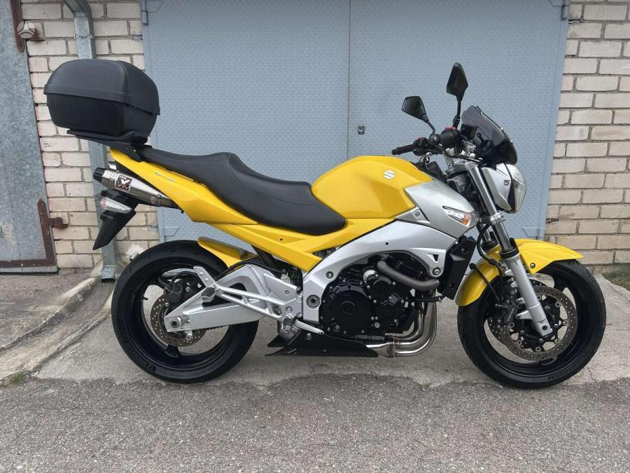 Yellow Suzuki GSR 2006 in Birstonas, with an engine capacity of 0.60 L and mileage of 33 thousand km for 2699 €, photo 4 on AUTOMOTO.COM.LV