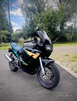 Suzuki GSX 600 1997 Tallina, ar dzinēja tilpumu 0.60 L un nobraukumu 81 tūkst. km par 1000 €, foto  vietnē AUTOMOTO.COM.LV
