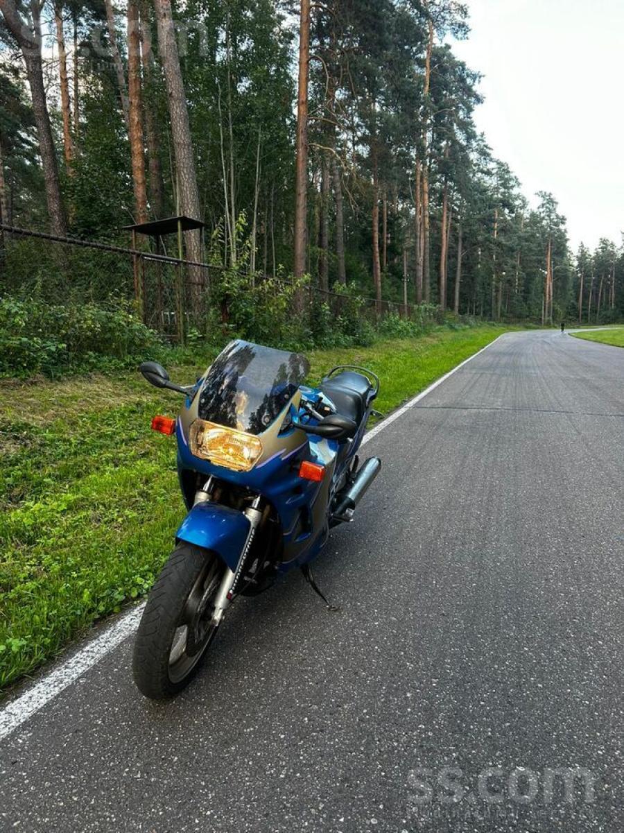 Suzuki GSX 600F 1992 in Riga, with an engine capacity of 0.60 L and mileage of 0 thousand km for 1799 €, photo 3 on AUTOMOTO.COM.LV