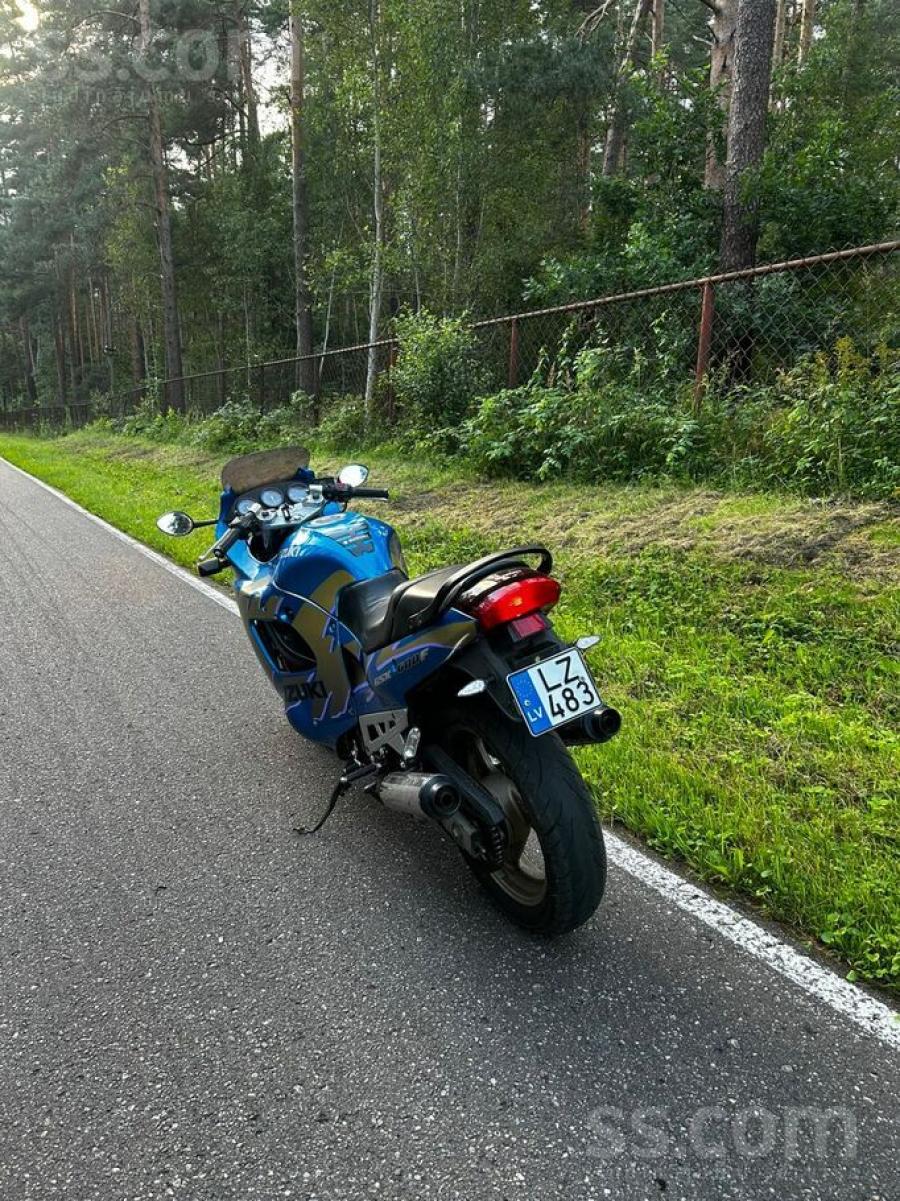 Suzuki GSX 600F 1992 in Riga, with an engine capacity of 0.60 L and mileage of 0 thousand km for 1799 €, photo 4 on AUTOMOTO.COM.LV