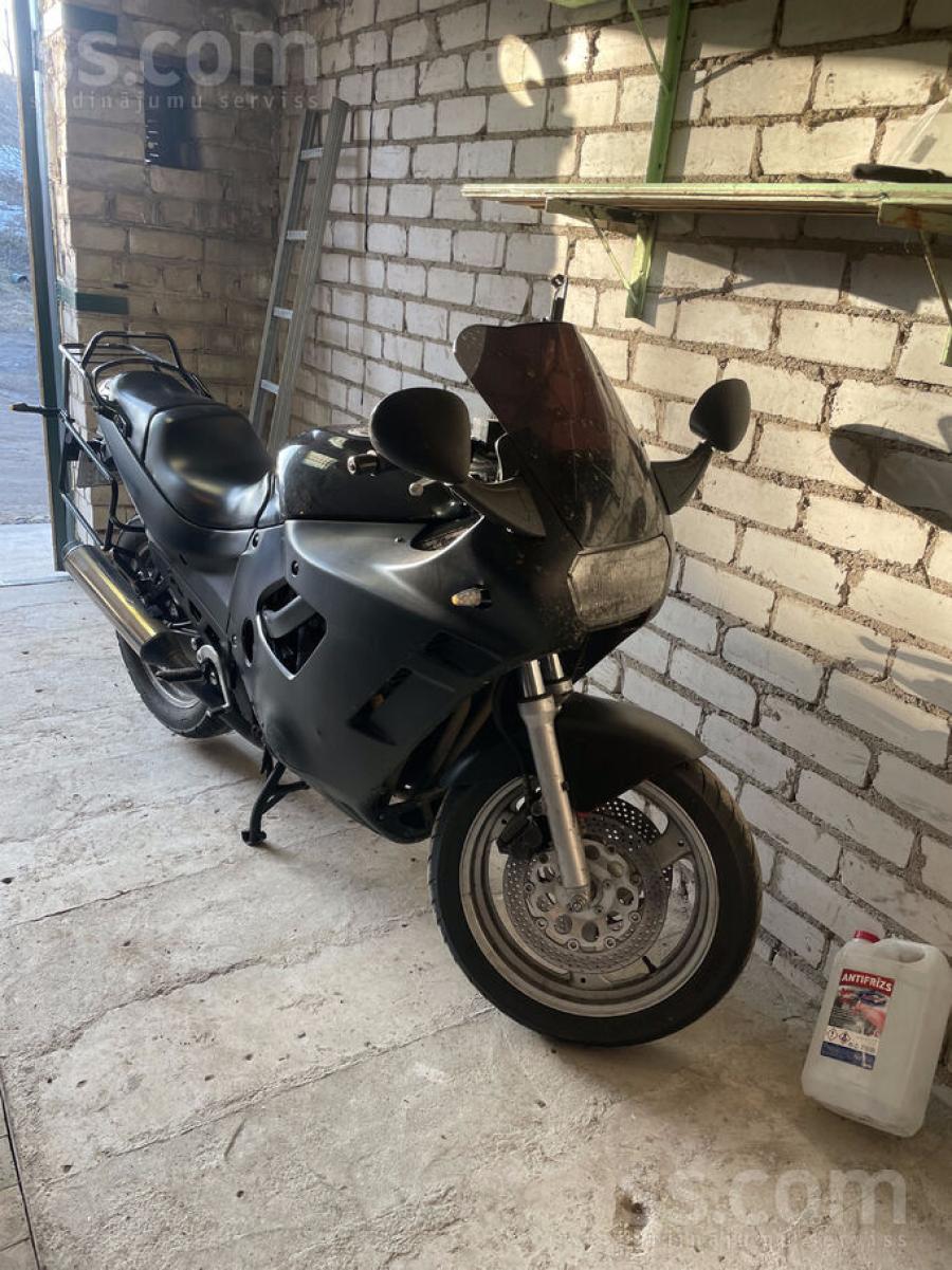 Suzuki GSX 600F 1993 Daugavpils, ar dzinēja tilpumu 0.60 L un nobraukumu 0 tūkst. km par 1400 €, foto 1 vietnē AUTOMOTO.COM.LV