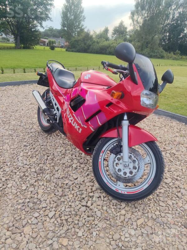 Suzuki GSX 600F 1993 Bauska, ar dzinēja tilpumu 0.60 L un nobraukumu 0 tūkst. km par 1300 €, foto 1 vietnē AUTOMOTO.COM.LV