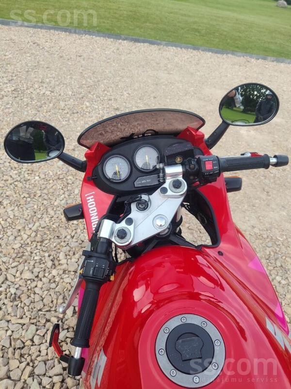 Suzuki GSX 600F 1993 Bauska, ar dzinēja tilpumu 0.60 L un nobraukumu 0 tūkst. km par 1300 €, foto 4 vietnē AUTOMOTO.COM.LV