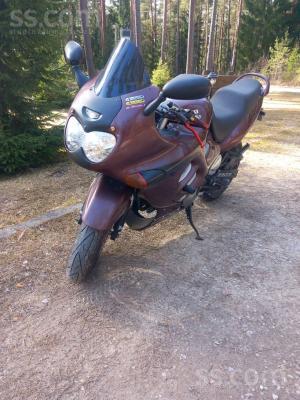Suzuki GSX 600F 1999 in Talsi, with an engine capacity of 0.60 L and mileage of 0 thousand km for 1450 €, photo 3 on AUTOMOTO.COM.LV